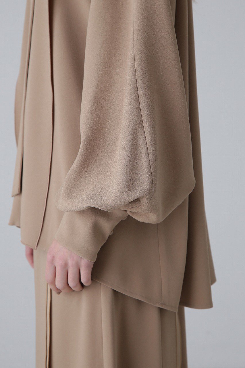 ADORE(アドーア)｜バックサテンジョーゼットブラウス/ライトベージュ の通販｜ELLESHOP・(エル・ショップ)