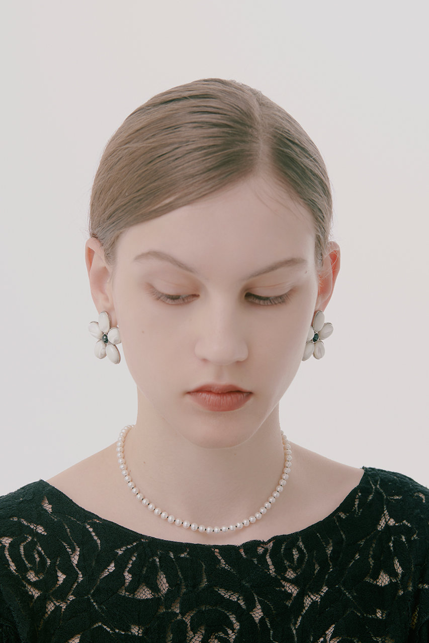 IRIS 47(イリスフォーセブン)｜Margaret イヤリング/ホワイト の通販｜ELLESHOP・(エル・ショップ)