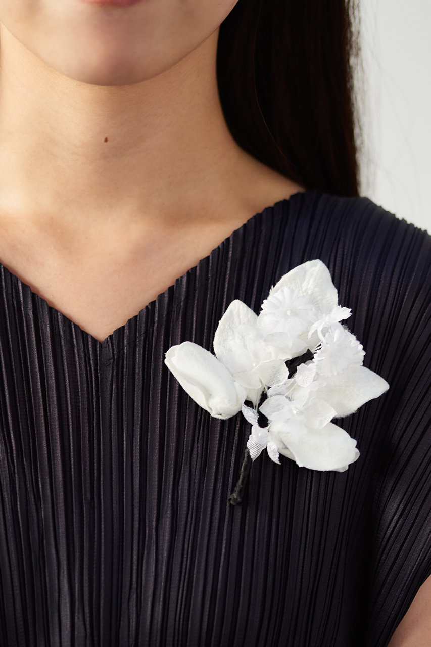 IRIS 47(イリスフォーセブン)｜clara コサージュ/ホワイト の通販｜ELLESHOP・(エル・ショップ)