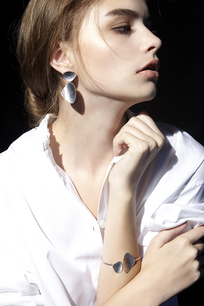 IRIS 47｜scale バングル/シルバー の通販｜ELLESHOP・(エル・ショップ)